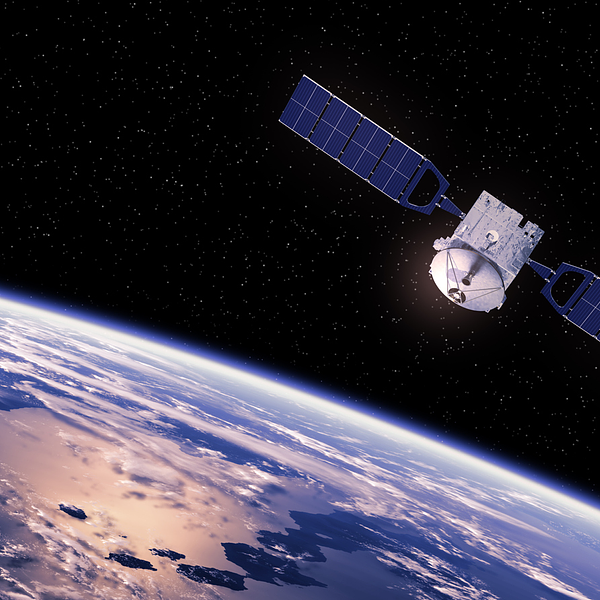 Leveraging Satellites for Direct-to-Device Communication via Mobile ...